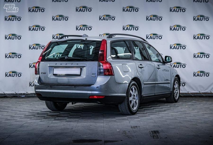Volvo V50 2010 in Kaunas, with an engine capacity of 1.60 L and mileage of 260 thousand km for 4490 €, photo 4 on AUTOMOTO.COM.LV