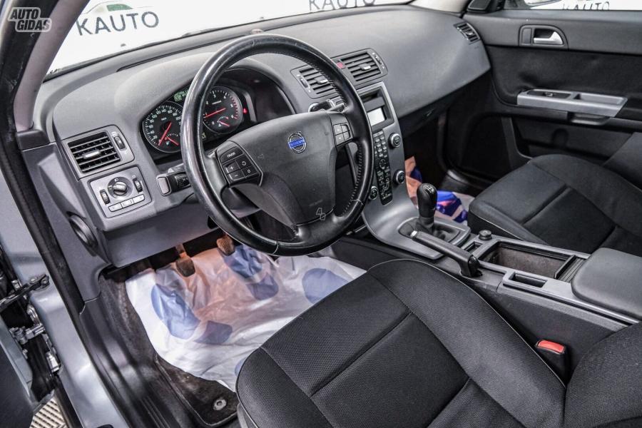 Volvo V50 2010 in Kaunas, with an engine capacity of 1.60 L and mileage of 260 thousand km for 4490 €, photo 6 on AUTOMOTO.COM.LV
