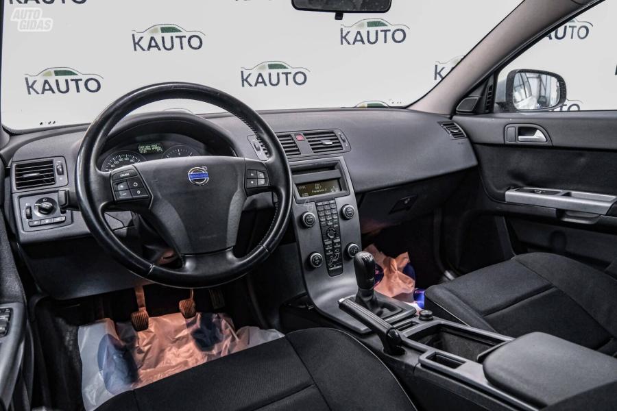 Volvo V50 2010 in Kaunas, with an engine capacity of 1.60 L and mileage of 260 thousand km for 4490 €, photo 8 on AUTOMOTO.COM.LV