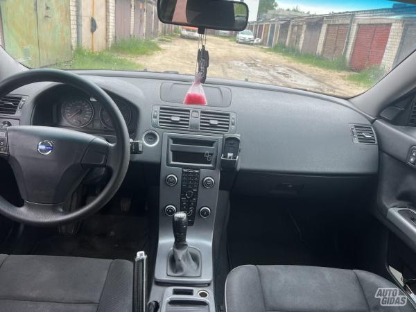 Volvo V50 2010 Viļņa, ar dzinēja tilpumu 1.60 L un nobraukumu 436 tūkst. km par 1950 €, foto 9 vietnē AUTOMOTO.COM.LV