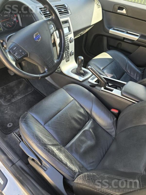 Volvo V50 2010 Rīga, ar dzinēja tilpumu 1.60 L un nobraukumu 324 tūkst. km par 2200 €, foto 7 vietnē AUTOMOTO.COM.LV