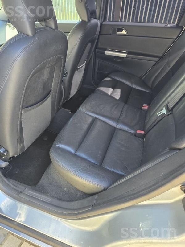Volvo V50 2010 in Riga, with an engine capacity of 1.60 L and mileage of 324 thousand km for 2200 €, photo 6 on AUTOMOTO.COM.LV