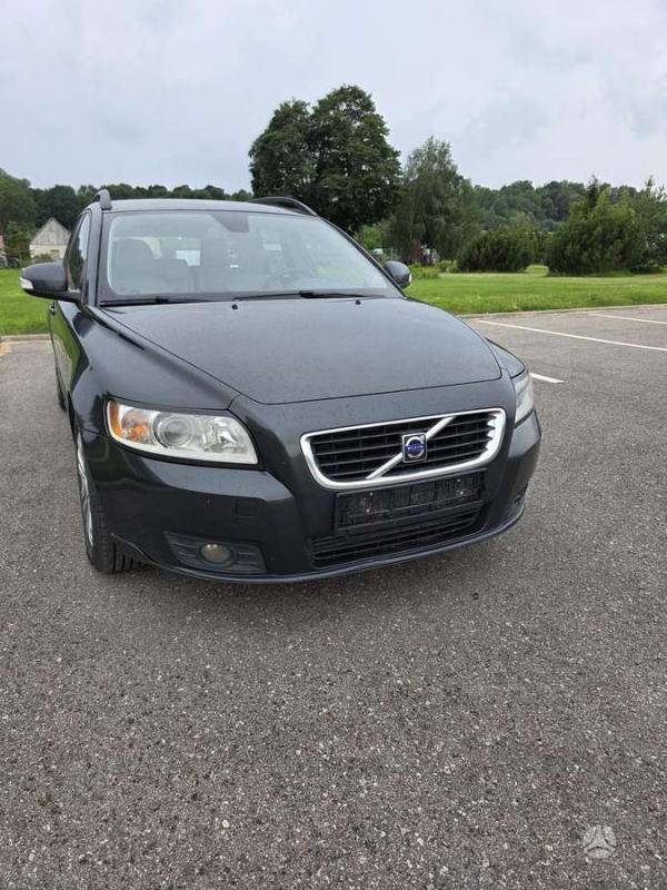 Volvo V50 2010 in Kaunas, with an engine capacity of 2.00 L and mileage of 357 thousand km for 2200 €, photo 1 on AUTOMOTO.COM.LV