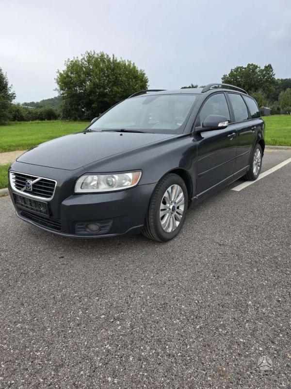 Volvo V50 2010 in Kaunas, with an engine capacity of 2.00 L and mileage of 357 thousand km for 2200 €, photo 2 on AUTOMOTO.COM.LV