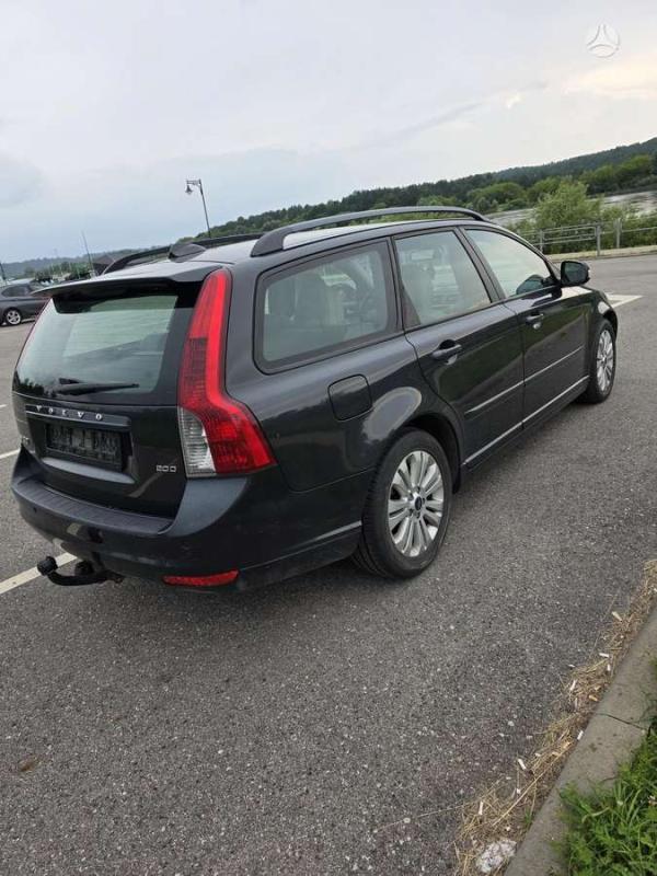 Volvo V50 2010 in Kaunas, with an engine capacity of 2.00 L and mileage of 357 thousand km for 2200 €, photo 3 on AUTOMOTO.COM.LV
