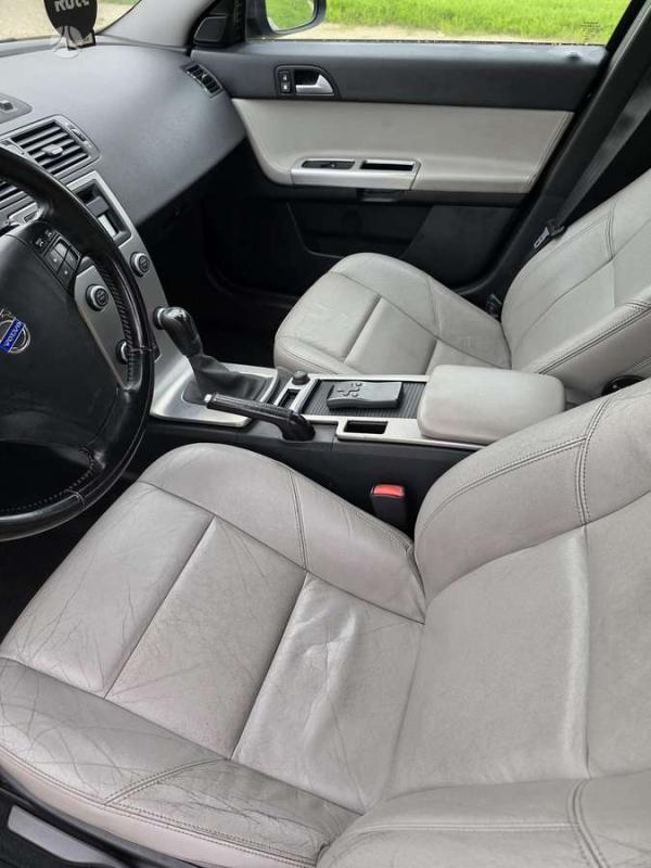 Volvo V50 2010 in Kaunas, with an engine capacity of 2.00 L and mileage of 357 thousand km for 2200 €, photo 9 on AUTOMOTO.COM.LV