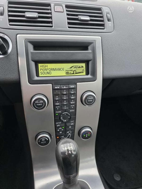 Volvo V50 2010 in Kaunas, with an engine capacity of 2.00 L and mileage of 357 thousand km for 2200 €, photo 10 on AUTOMOTO.COM.LV