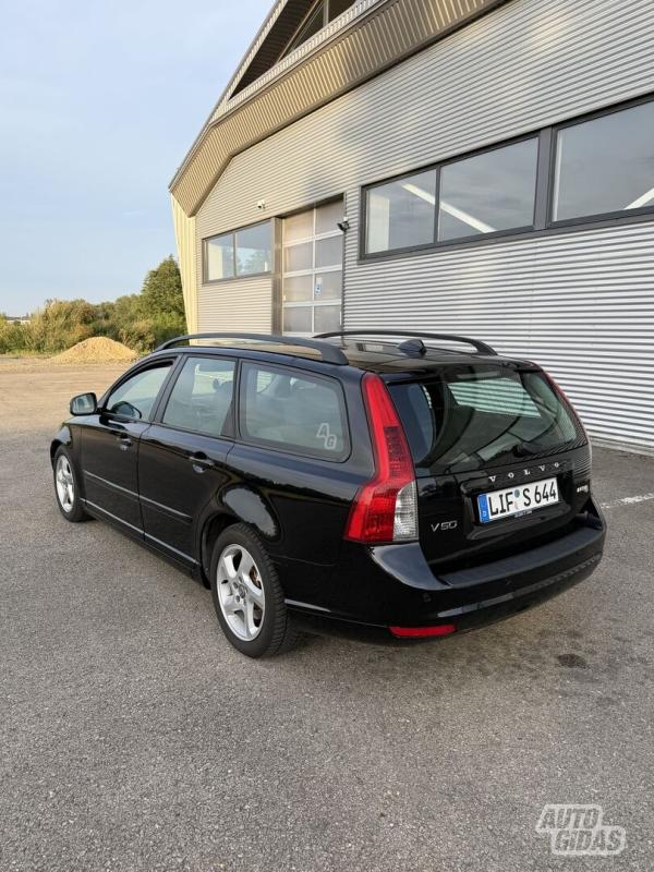 Volvo V50 2010 RadviliÅ”kis vietnÄ Volvo V50 2010 RadviliÅ”kis, ar dzinÄja tilpumu 1.60 L un nobraukumu 246 tÅ«kst. km par 2700 ā¬, foto 5 vietnÄ AUTOMOTO.COM.LV