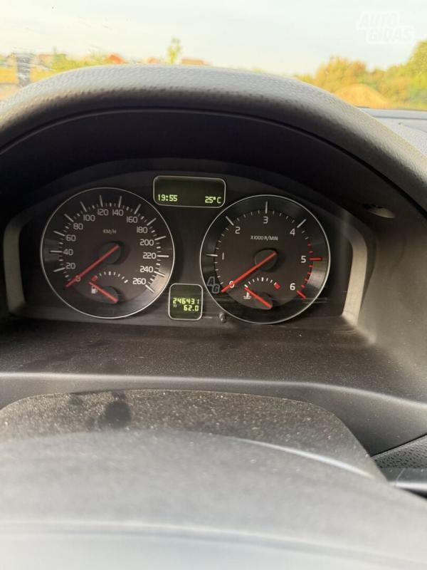 Volvo V50 2010 RadviliÅ”kis vietnÄ Volvo V50 2010 RadviliÅ”kis, ar dzinÄja tilpumu 1.60 L un nobraukumu 246 tÅ«kst. km par 2700 ā¬, foto 7 vietnÄ AUTOMOTO.COM.LV
