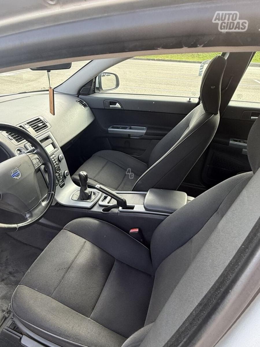 Volvo V50 2010 Šauļi, ar dzinēja tilpumu 1.60 L un nobraukumu 333 tūkst. km par 3450 €, foto 19 vietnē AUTOMOTO.COM.LV