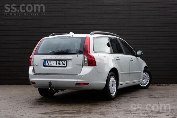 Volvo V50 2011 in Riga, with an engine capacity of 1.60 L and mileage of 303 thousand km for 4290 €, photo 3 on AUTOMOTO.COM.LV