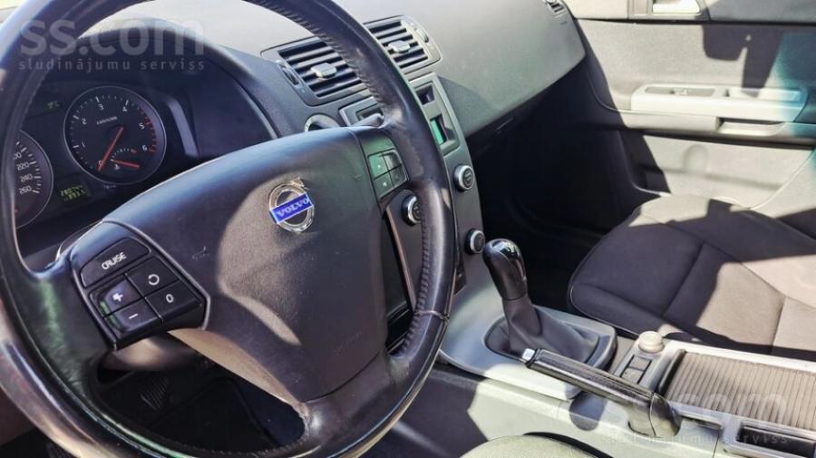 Volvo V50 2011 Rīga, ar dzinēja tilpumu 1.60 L un nobraukumu 281 tūkst. km par 3400 €, foto 3 vietnē AUTOMOTO.COM.LV