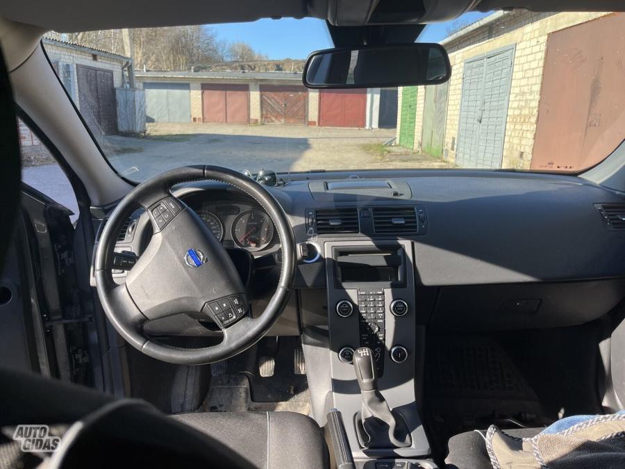 Volvo V50 2011 in Marijampole, with an engine capacity of 1.60 L and mileage of 250 thousand km for 2900 €, photo 6 on AUTOMOTO.COM.LV