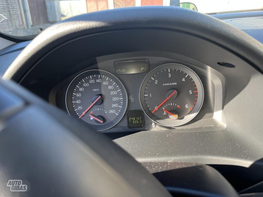 Volvo V50 2011 in Marijampole, with an engine capacity of 1.60 L and mileage of 250 thousand km for 2900 €, photo 7 on AUTOMOTO.COM.LV