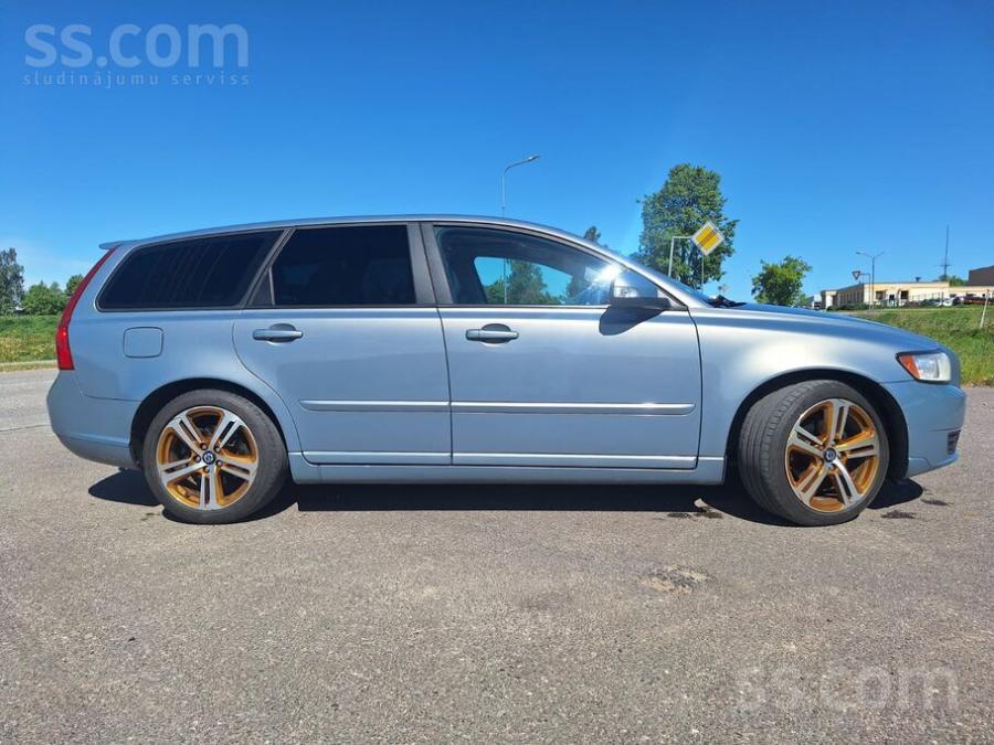 Volvo V50 2011 in Riga, with an engine capacity of 1.60 L and mileage of 219 thousand km for 4700 €, photo 3 on AUTOMOTO.COM.LV