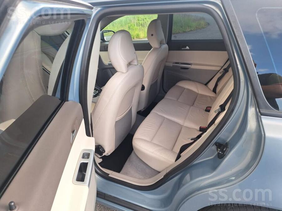 Volvo V50 2011 in Riga, with an engine capacity of 1.60 L and mileage of 219 thousand km for 4700 €, photo 13 on AUTOMOTO.COM.LV