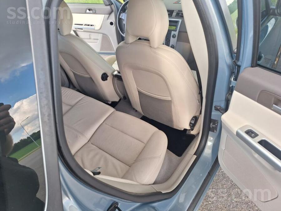 Volvo V50 2011 in Riga, with an engine capacity of 1.60 L and mileage of 219 thousand km for 4700 €, photo 14 on AUTOMOTO.COM.LV