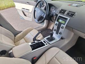 Volvo V50 2011 in Riga, with an engine capacity of 1.60 L and mileage of 219 thousand km for 4700 €, photo 16 on AUTOMOTO.COM.LV