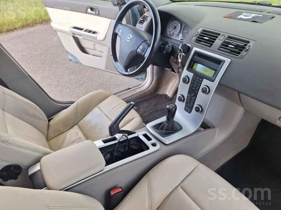 Volvo V50 2011 in Riga, with an engine capacity of 1.60 L and mileage of 219 thousand km for 4700 €, photo 16 on AUTOMOTO.COM.LV
