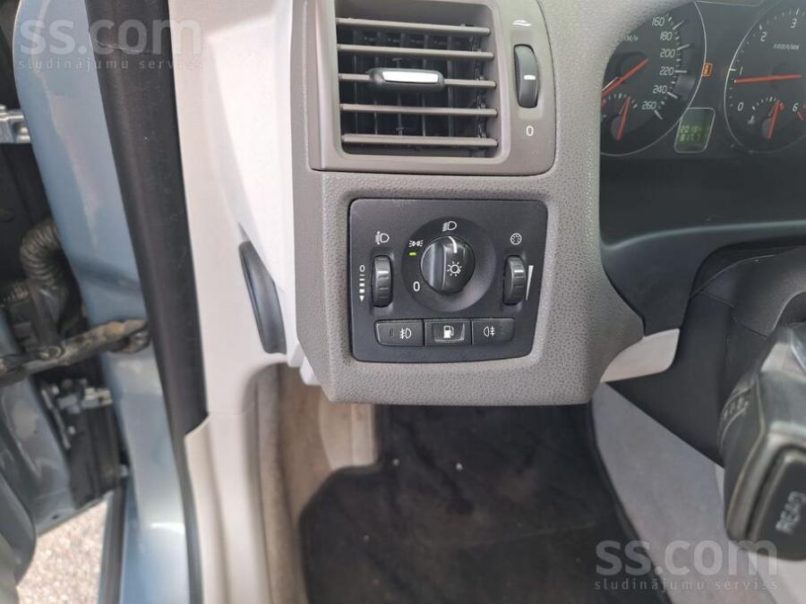 Volvo V50 2011 in Riga, with an engine capacity of 1.60 L and mileage of 219 thousand km for 4700 €, photo 18 on AUTOMOTO.COM.LV