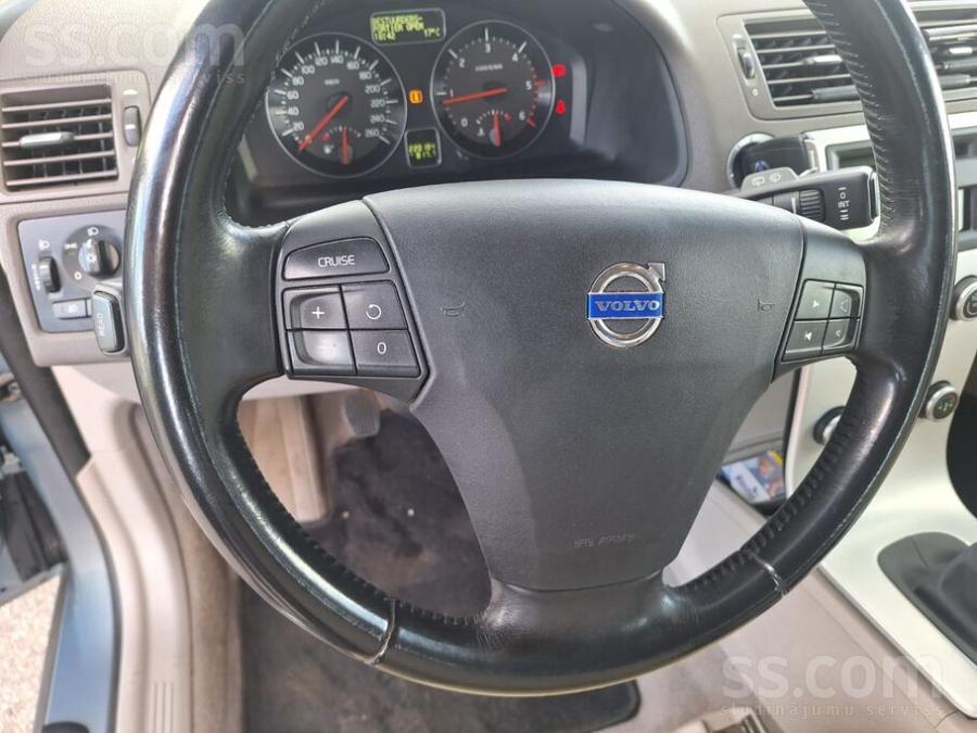 Volvo V50 2011 in Riga, with an engine capacity of 1.60 L and mileage of 219 thousand km for 4700 €, photo 19 on AUTOMOTO.COM.LV