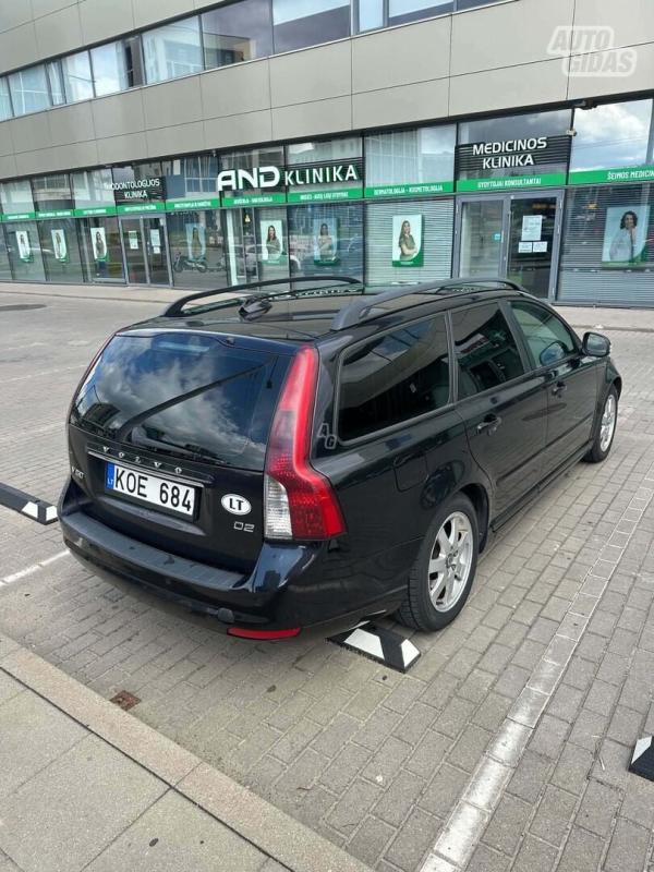 Volvo V50 2011 in Kaunas, with an engine capacity of 1.60 L and mileage of 266 thousand km for 3200 €, photo 4 on AUTOMOTO.COM.LV