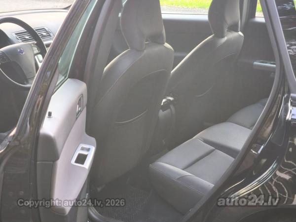 Volvo V50 2011 in Tallinn, with an engine capacity of 1.60 L and mileage of 280 thousand km for 4800 €, photo 7 on AUTOMOTO.COM.LV