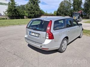 Volvo V50 2012 in Riga, with an engine capacity of 1.60 L and mileage of 178 thousand km for 2500 €, photo 2 on AUTOMOTO.COM.LV