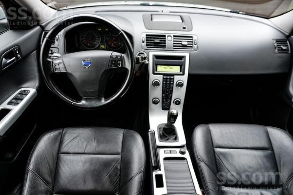 Volvo V50 2012 Rīga, ar dzinēja tilpumu 1.60 L un nobraukumu 0 tūkst. km par 4990 €, foto 5 vietnē AUTOMOTO.COM.LV