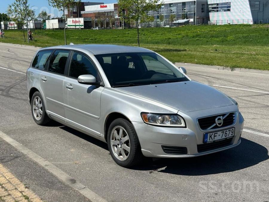 Volvo V50 2012 Rīga, ar dzinēja tilpumu 1.60 L un nobraukumu 195 tūkst. km par 2400 €, foto 3 vietnē AUTOMOTO.COM.LV