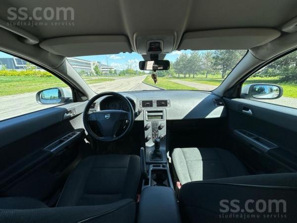 Volvo V50 2012 in Riga, with an engine capacity of 1.60 L and mileage of 195 thousand km for 2400 €, photo 5 on AUTOMOTO.COM.LV