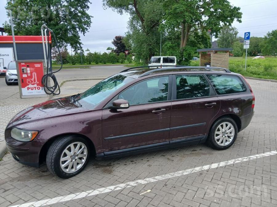 Violet Volvo V50 2006 in Riga, with an engine capacity of 2.40 L and mileage of 435 thousand km for 1560 €, photo 3 on AUTOMOTO.COM.LV