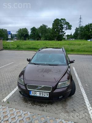 Violet Volvo V50 2006 in Riga, with an engine capacity of 2.40 L and mileage of 435 thousand km for 1560 €, photo 4 on AUTOMOTO.COM.LV