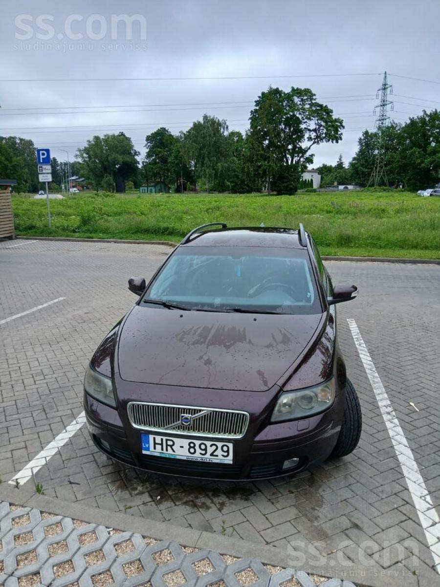Violet Volvo V50 2006 in Riga, with an engine capacity of 2.40 L and mileage of 435 thousand km for 1560 €, photo 4 on AUTOMOTO.COM.LV