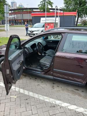 Violet Volvo V50 2006 in Riga, with an engine capacity of 2.40 L and mileage of 435 thousand km for 1560 €, photo 8 on AUTOMOTO.COM.LV