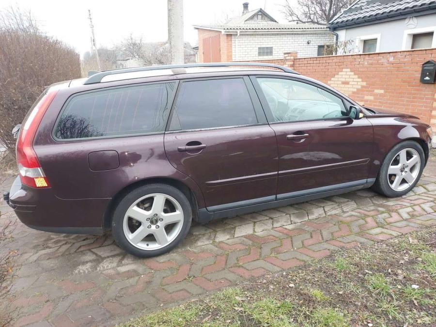 Violet Volvo V50 2005 in Siauliai, with an engine capacity of 2.00 L and mileage of 270 thousand km for 1500 €, photo 3 on AUTOMOTO.COM.LV