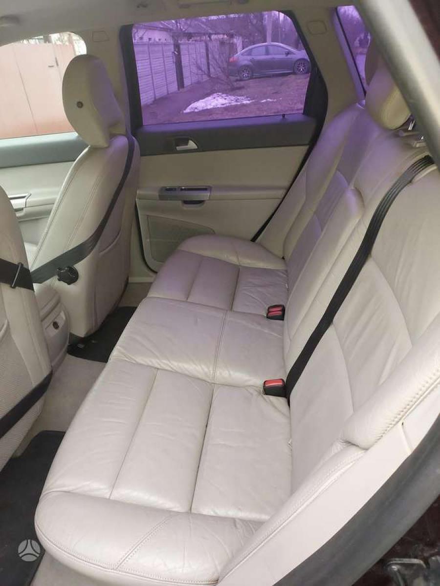 Violet Volvo V50 2005 in Siauliai, with an engine capacity of 2.00 L and mileage of 270 thousand km for 1500 €, photo 6 on AUTOMOTO.COM.LV