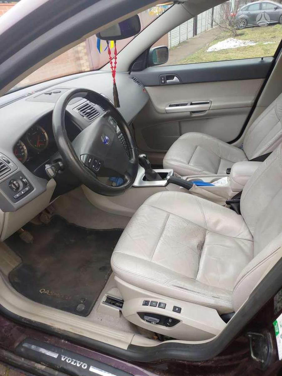 Violet Volvo V50 2005 in Siauliai, with an engine capacity of 2.00 L and mileage of 270 thousand km for 1500 €, photo 9 on AUTOMOTO.COM.LV