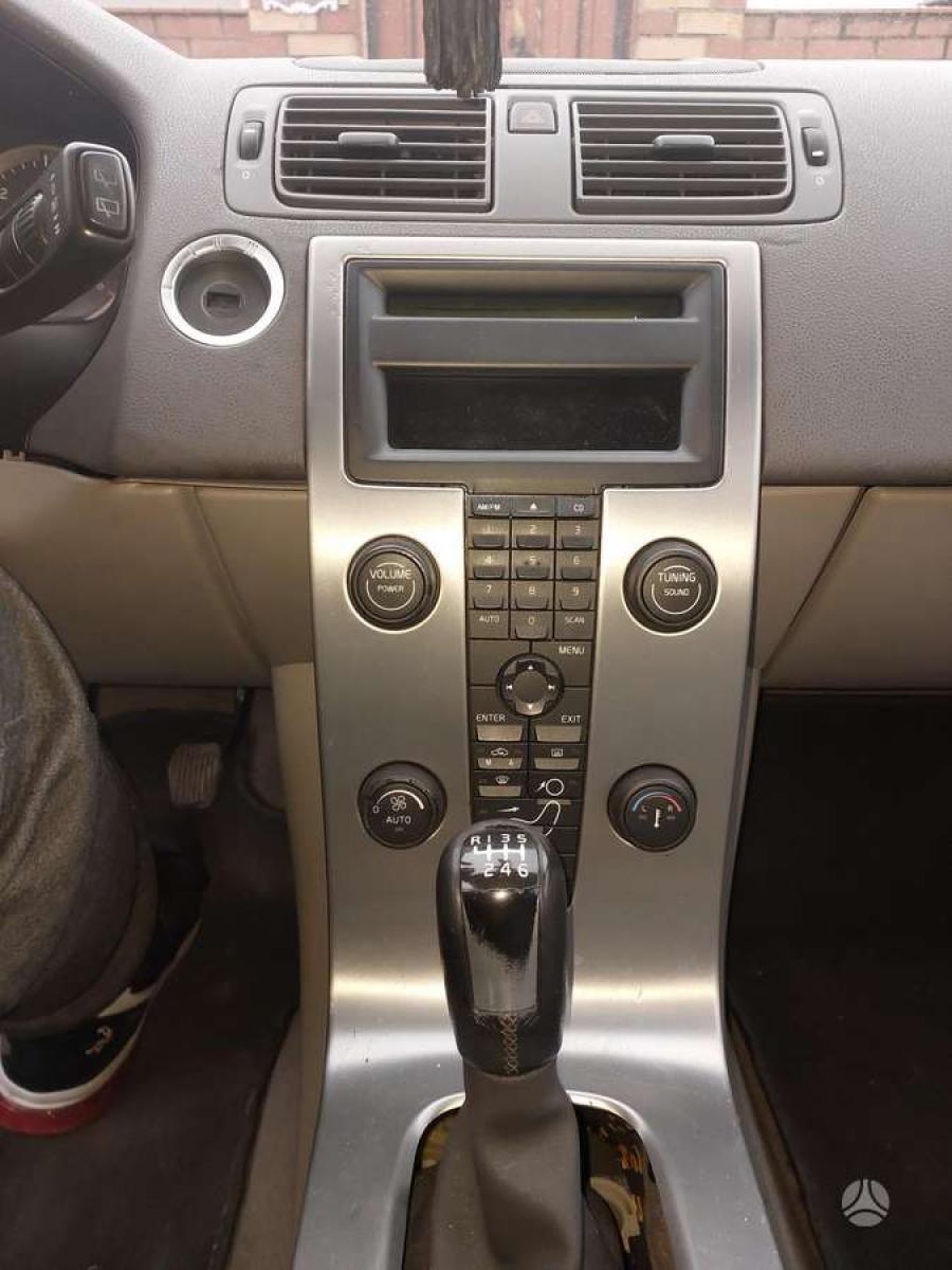 Violet Volvo V50 2005 in Siauliai, with an engine capacity of 2.00 L and mileage of 270 thousand km for 1500 €, photo 12 on AUTOMOTO.COM.LV