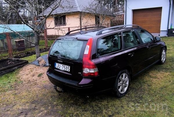 Violet Volvo V50 2007 in Riga, with an engine capacity of 2.40 L and mileage of 330 thousand km for 2000 €, photo 6 on AUTOMOTO.COM.LV