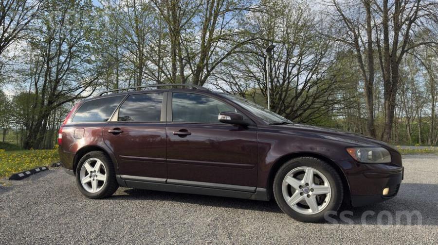 Violets Volvo V50 2007 Cēsis, ar dzinēja tilpumu 2.00 L un nobraukumu 366 tūkst. km par 1650 €, foto 3 vietnē AUTOMOTO.COM.LV