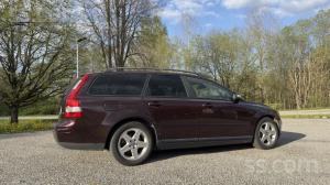 Violets Volvo V50 2007 Cēsis, ar dzinēja tilpumu 2.00 L un nobraukumu 366 tūkst. km par 1650 €, foto 4 vietnē AUTOMOTO.COM.LV