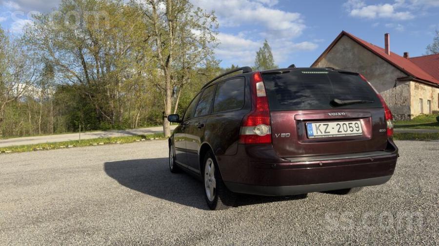 Violets Volvo V50 2007 Cēsis, ar dzinēja tilpumu 2.00 L un nobraukumu 366 tūkst. km par 1650 €, foto 5 vietnē AUTOMOTO.COM.LV