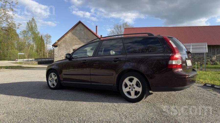 Violets Volvo V50 2007 Cēsis, ar dzinēja tilpumu 2.00 L un nobraukumu 366 tūkst. km par 1650 €, foto 6 vietnē AUTOMOTO.COM.LV