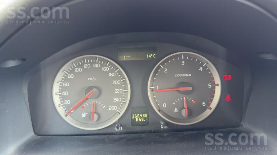 Violets Volvo V50 2007 Cēsis, ar dzinēja tilpumu 2.00 L un nobraukumu 366 tūkst. km par 1650 €, foto 12 vietnē AUTOMOTO.COM.LV