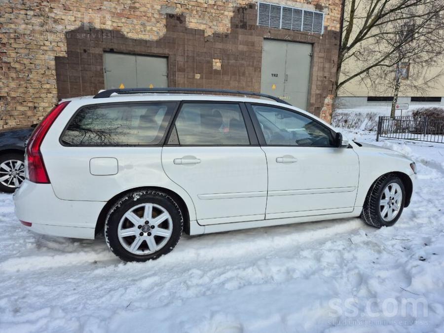 Balts Volvo V50 2010 Rīga, ar dzinēja tilpumu 2.00 L un nobraukumu 295 tūkst. km par 3300 €, foto 7 vietnē AUTOMOTO.COM.LV