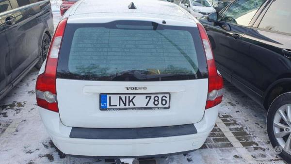 White Volvo V50 2005 in Vilnius, with an engine capacity of 1.56 L and mileage of 343 thousand km for 1100 €, photo 5 on AUTOMOTO.COM.LV