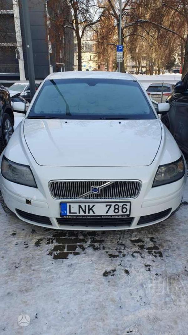 White Volvo V50 2005 in Vilnius, with an engine capacity of 1.56 L and mileage of 343 thousand km for 1100 €, photo 7 on AUTOMOTO.COM.LV