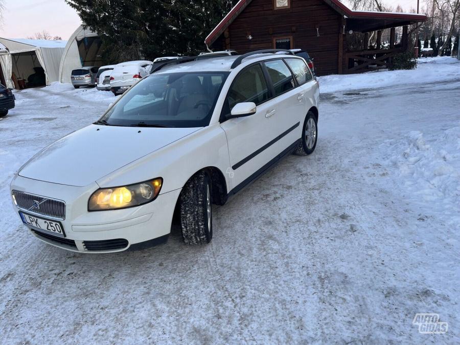 Balts Volvo V50 2005 Šauļi, ar dzinēja tilpumu 2.00 L un nobraukumu 325 tūkst. km par 1650 €, foto 1 vietnē AUTOMOTO.COM.LV