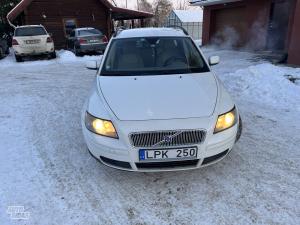 Balts Volvo V50 2005 Šauļi, ar dzinēja tilpumu 2.00 L un nobraukumu 325 tūkst. km par 1650 €, foto 2 vietnē AUTOMOTO.COM.LV